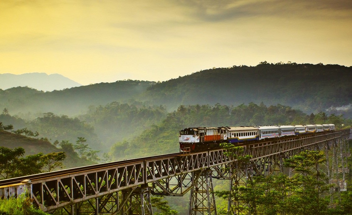【宇你星相印】雅加達6日-爪哇島景觀列車鐵道旅行、白色牛奶湖 | 五福旅遊Lifetour