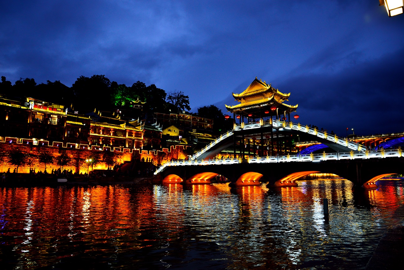 GO好康張家界8日－4晚五星酒店、鳳凰古城、七星山、雙點進出 | 五福旅遊Lifetour